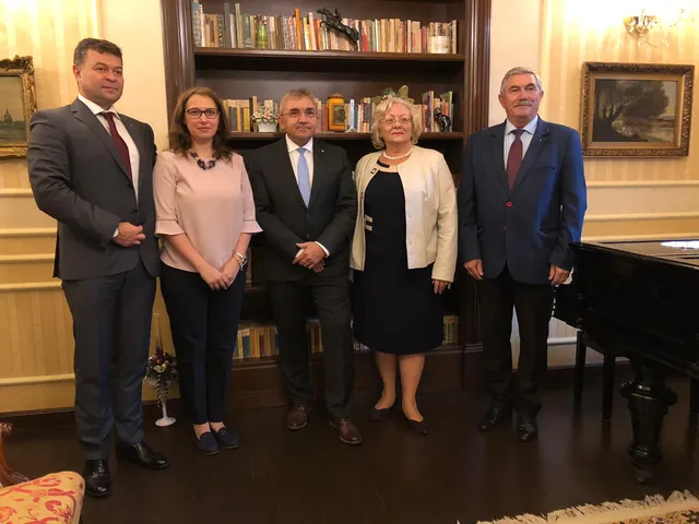 Protocol de parteneriat între universitățile din Timișoara și Asociația ...